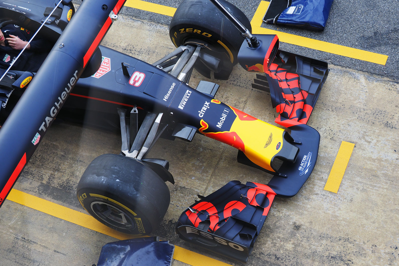 【リアルスコープ】レッドブルのピットストップ練習専用車 – F1LIFE