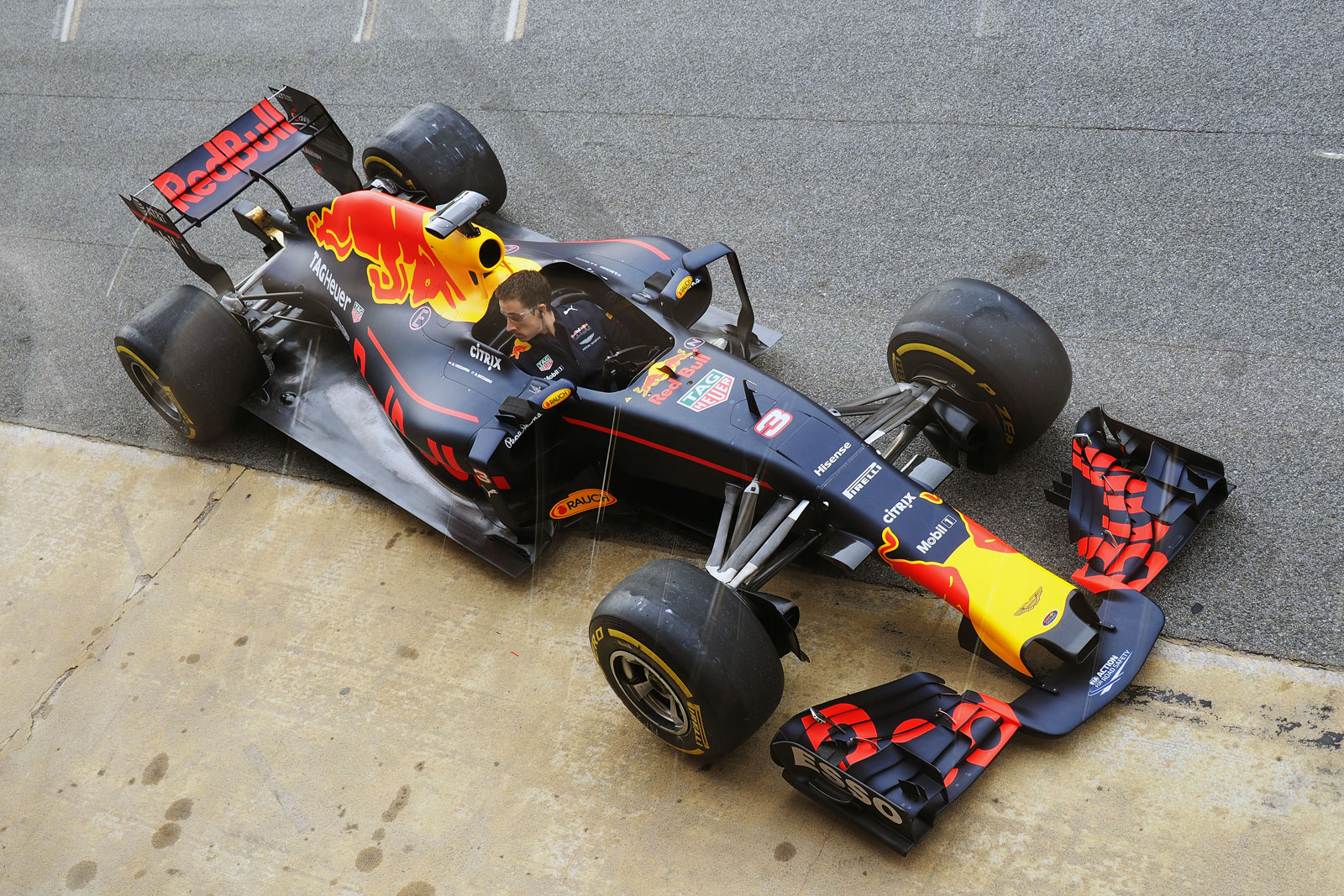 【リアルスコープ】レッドブルのピットストップ練習専用車 – F1LIFE