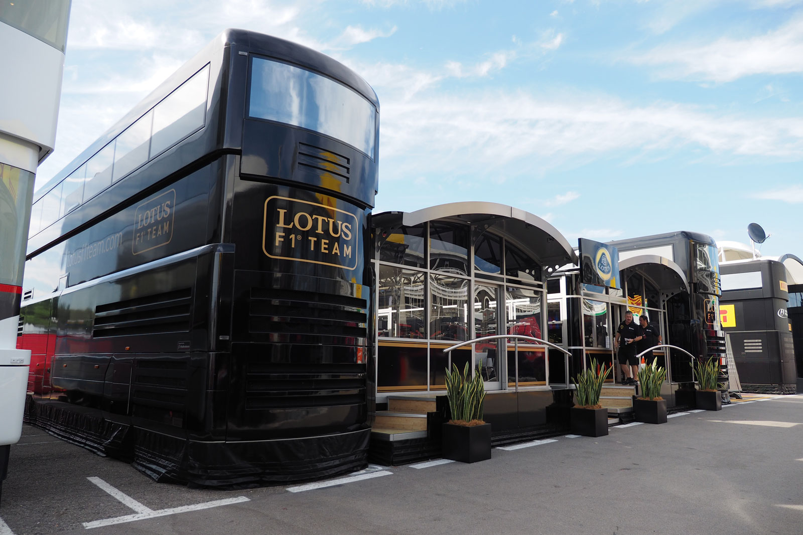 【スペインGP・現地直送便】2015年モーターホーム総覧その3 – F1LIFE