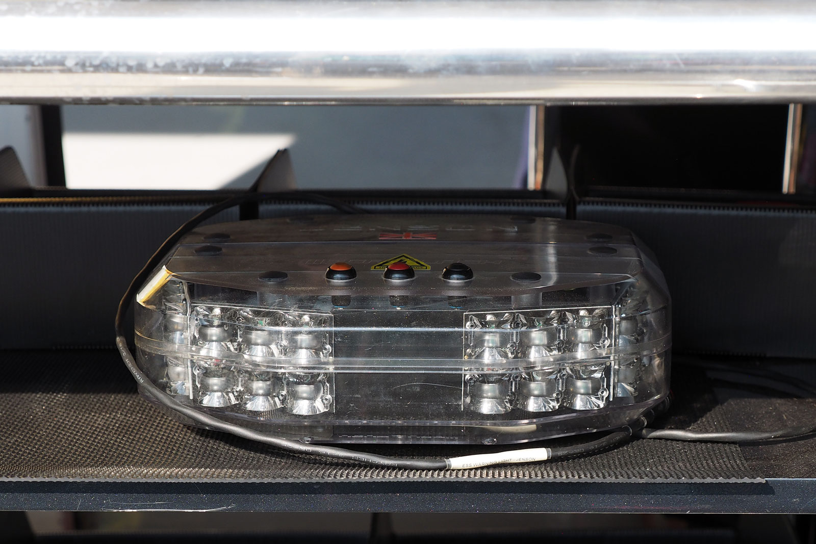 【リアルスコープ】高電圧の警告を発するLEDフラッシュライト – F1LIFE