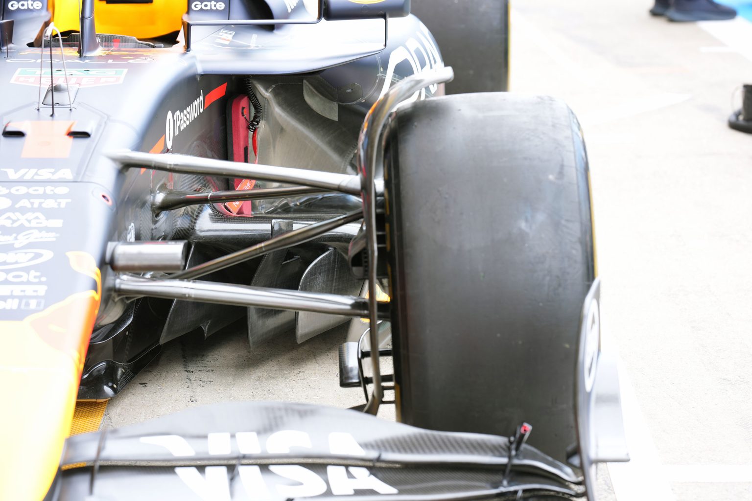 【解説】レッドブルRB21アップデート投入「2ステップ違い」のフロアとは？【2025 Rd.12 GBR】 – F1LIFE